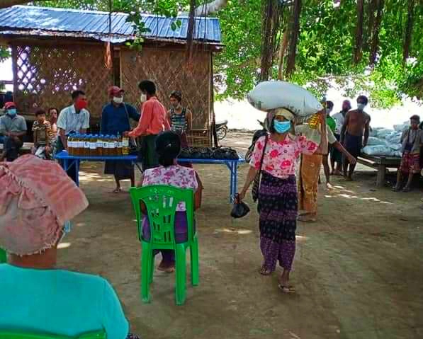 မင်းဘူး စကု မြို့နယ် ကျောင်းကုန်းကျေးရွာရှိ ကမ်းပြိုဘေးသင့်အိမ်ထောင်စုမ